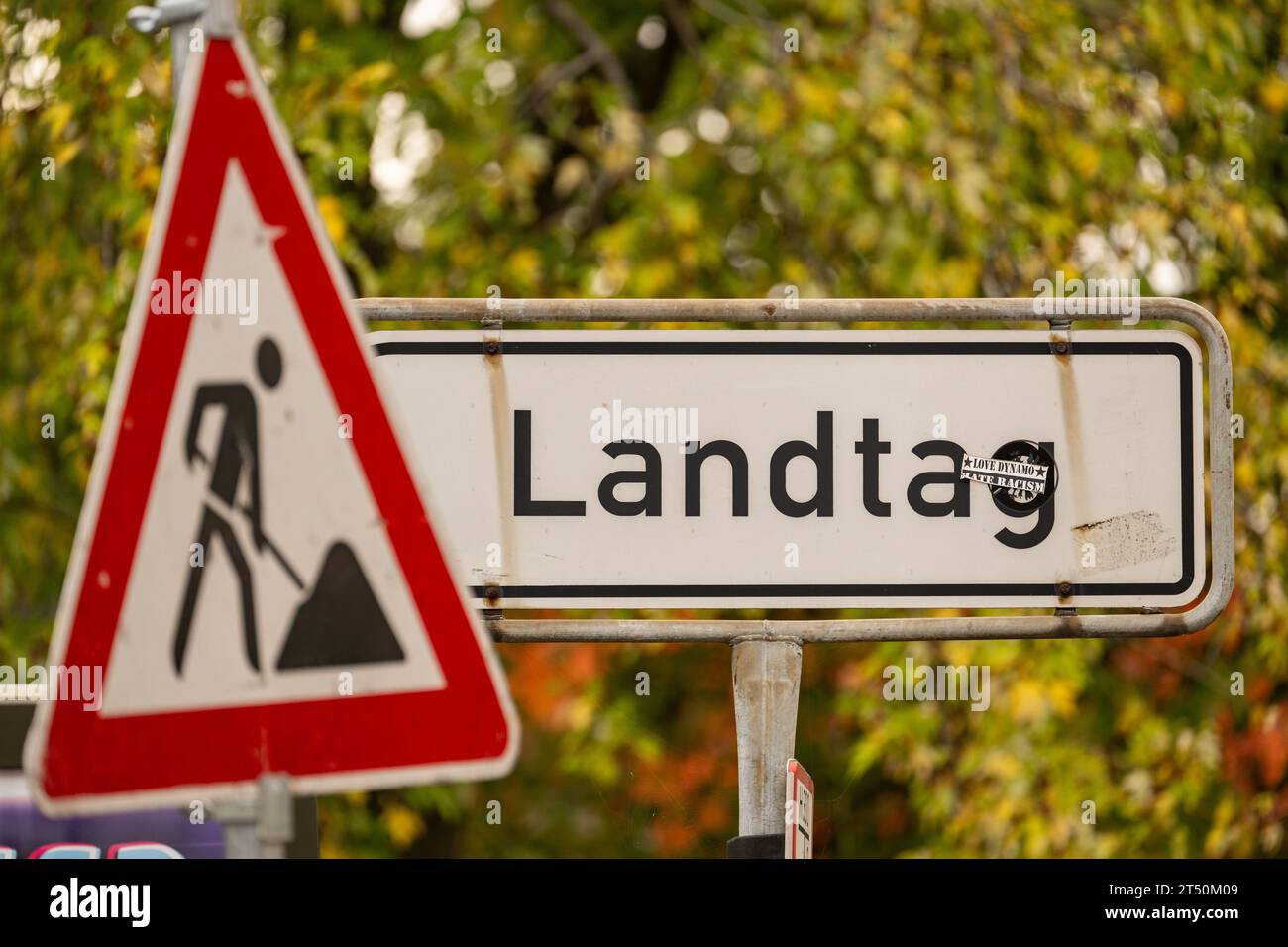 Construction directional signs hi-res stock photography and images - Alamy