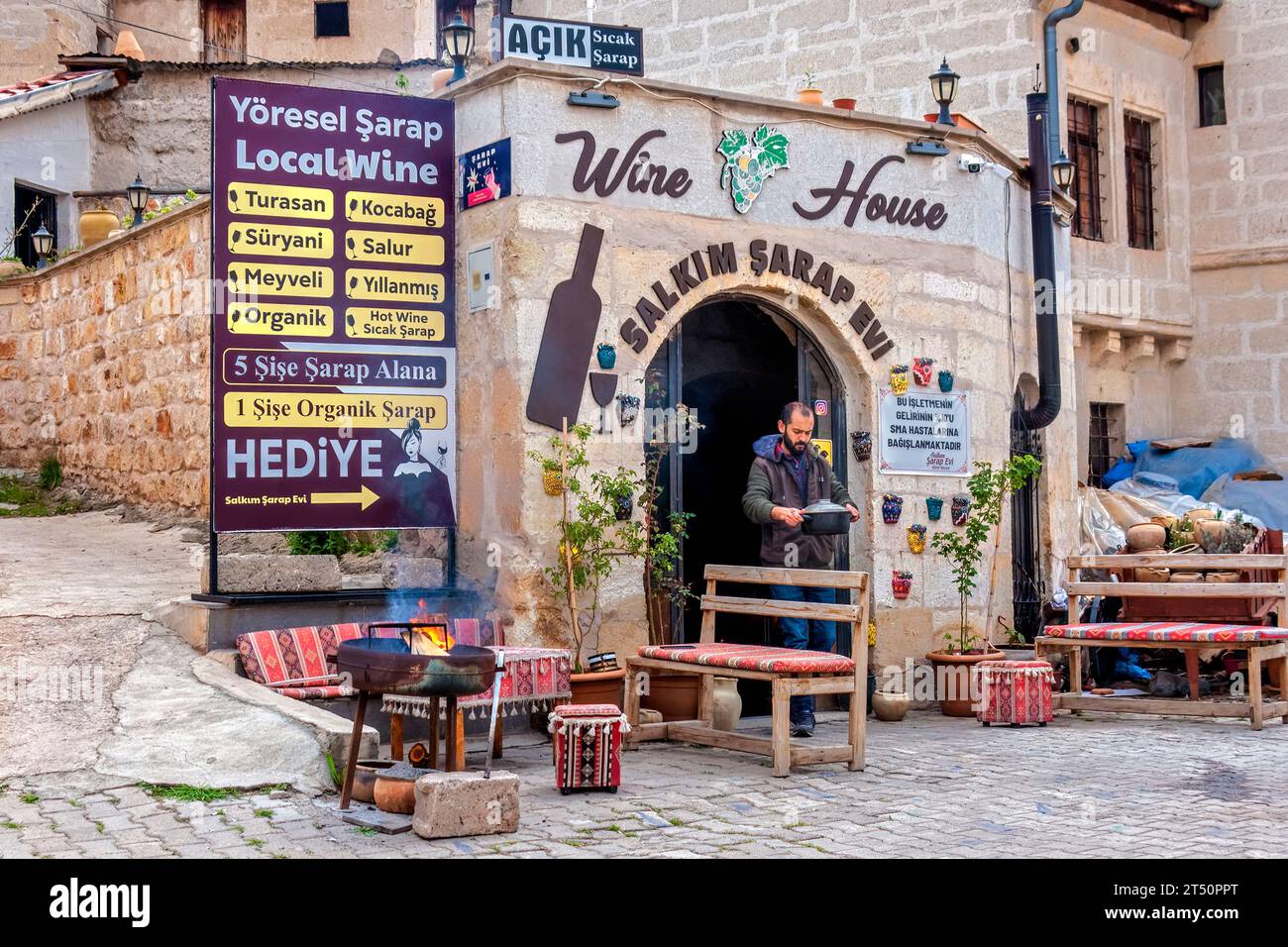 Street restaurant vector hi-res stock photography and images - Alamy