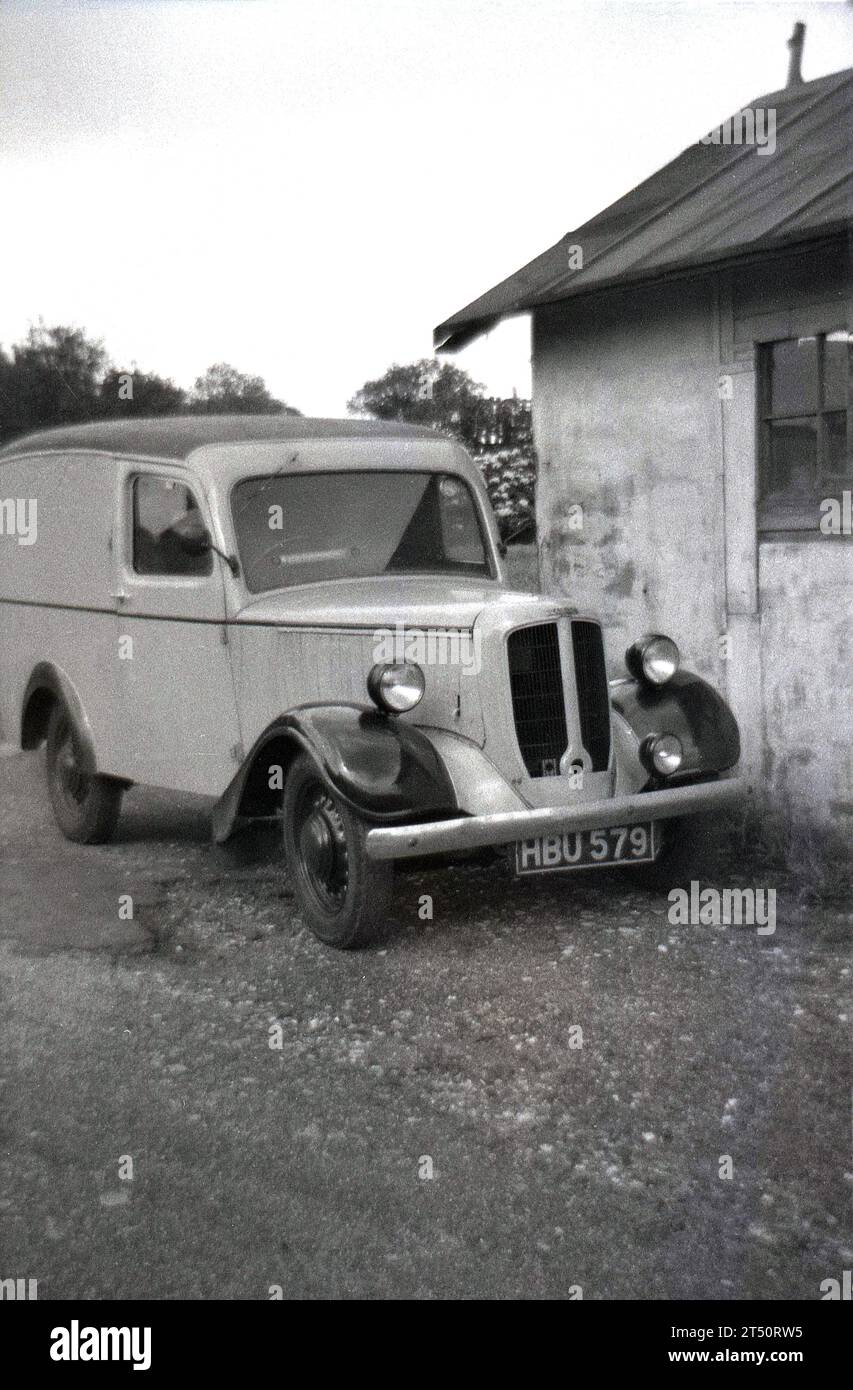 Old delivery van hi-res stock photography and images - Alamy