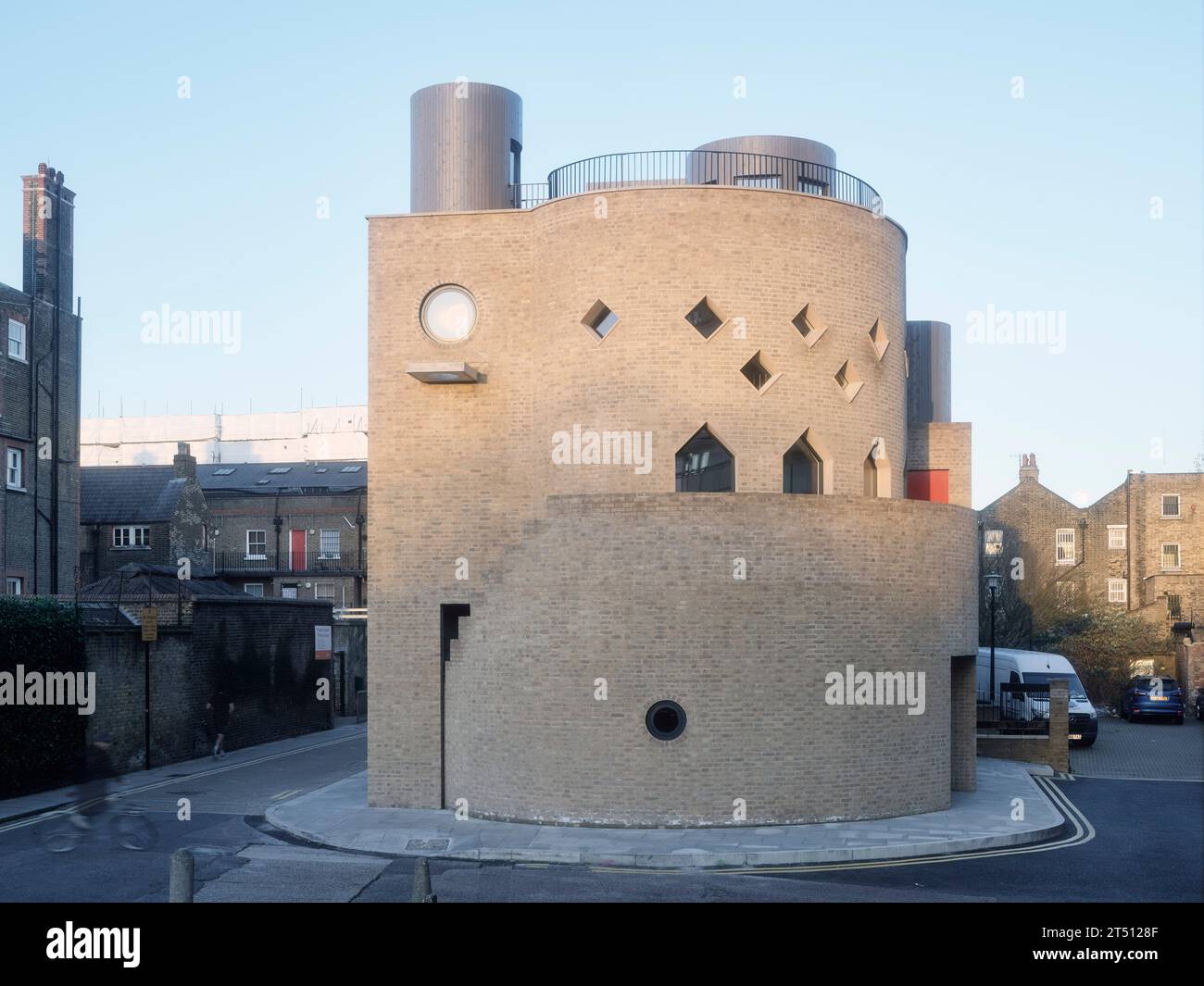 End of terrace building with roof garden. The Hoxton Mule - Ivy Street ...