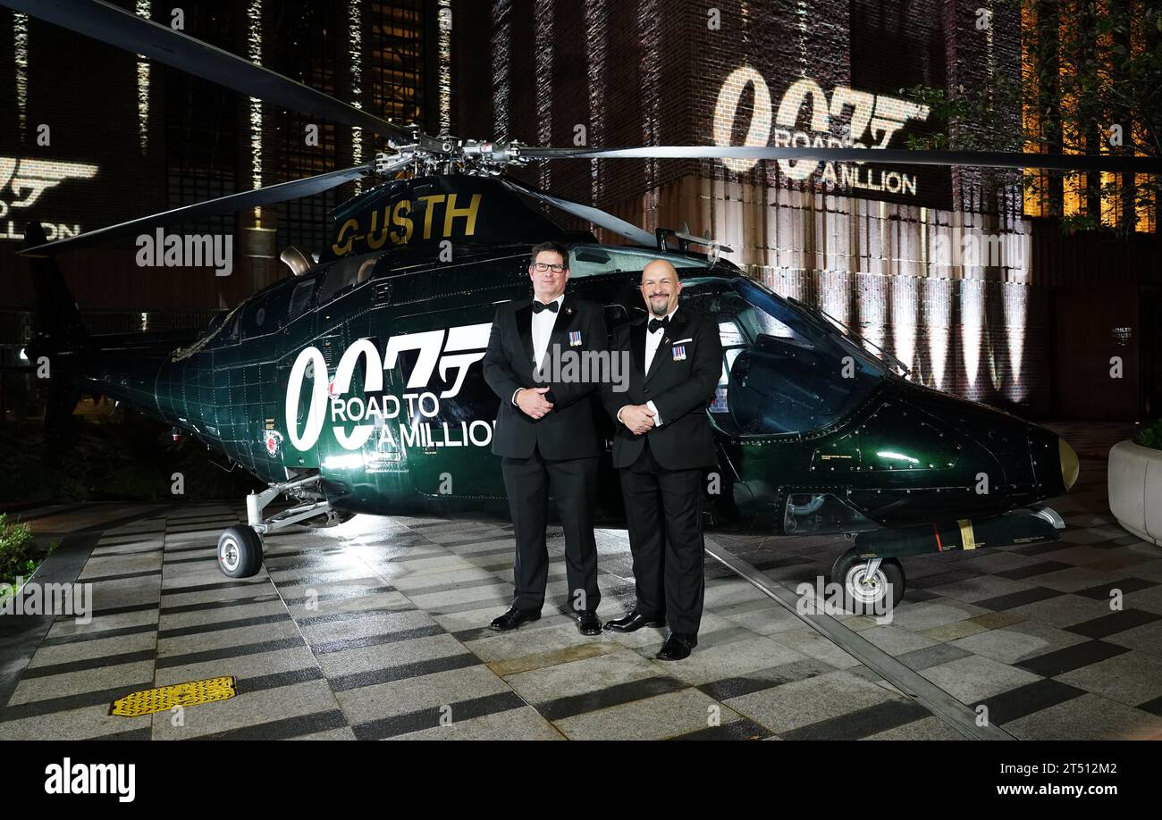 Contestants Nick Ashton and Keith Curtis arrive for the premiere of the ...