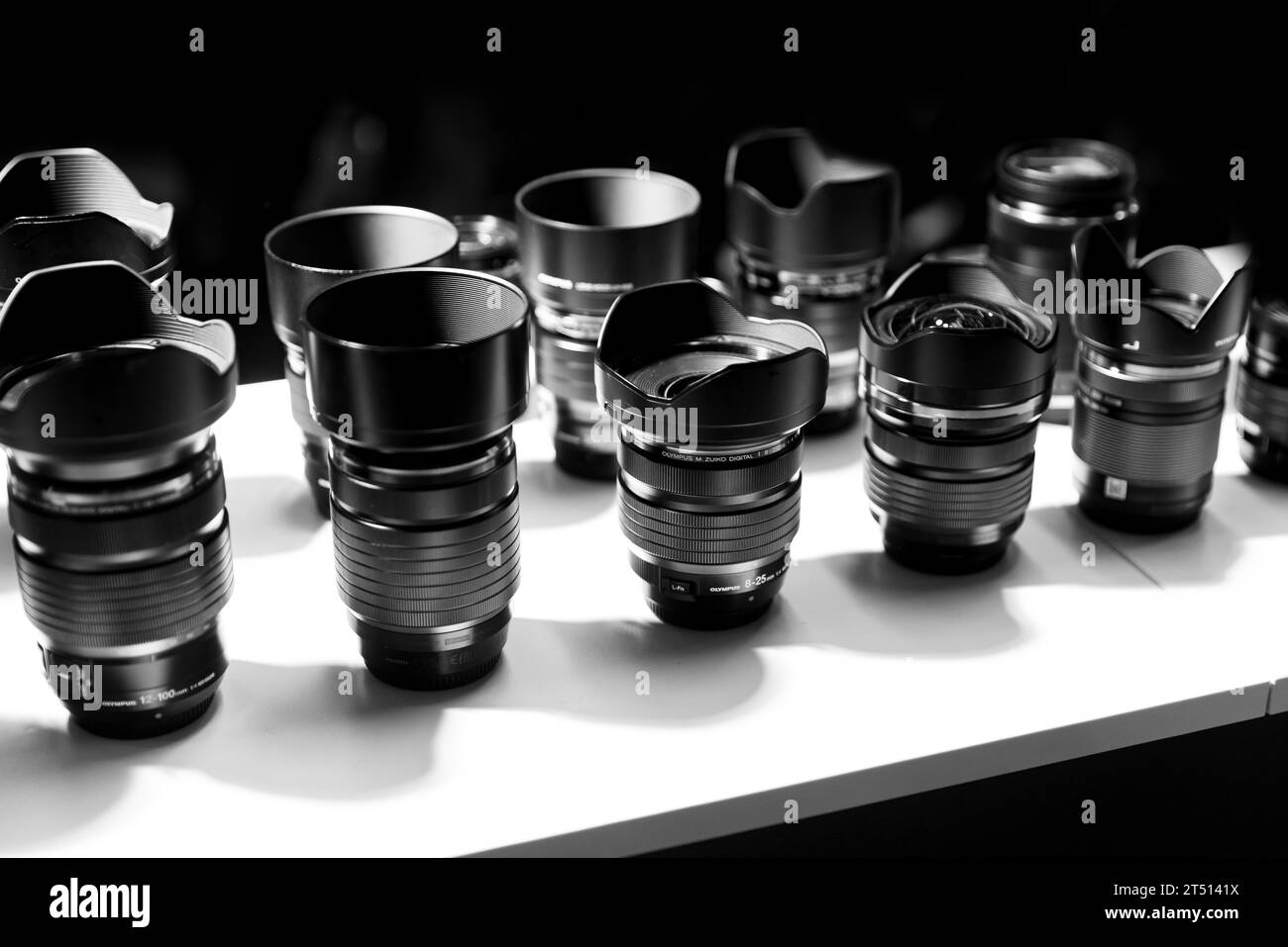 Set of different photographic lenses in a row Stock Photo - Alamy