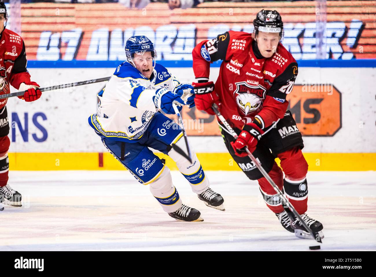 Leksand, Sverige. 02nd Nov, 2023. 231102 Leksands Kalle Östman och Malmö Redhawks Thomas Berg ...