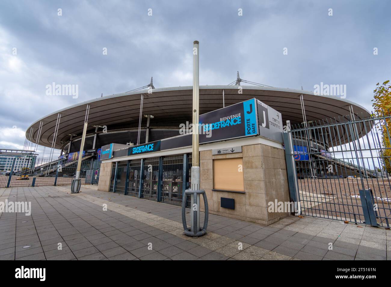 Paris olympic stadium construction hi-res stock photography and images ...