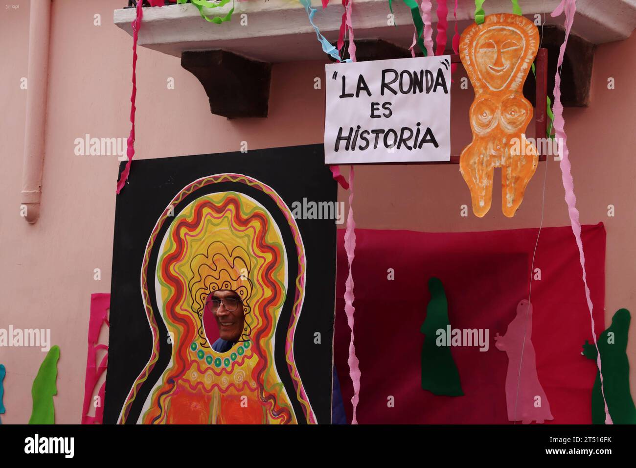 FERIADO FINADOS CALLE LA RONDA Quito, jueves 2 de noviembre del 2023 ...