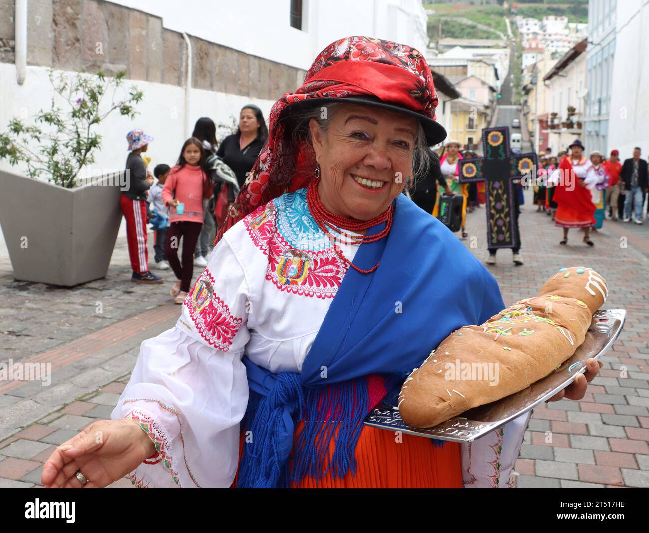 FERIADO FINADOS CALLE LA RONDA Quito, jueves 2 de noviembre del 2023 ...