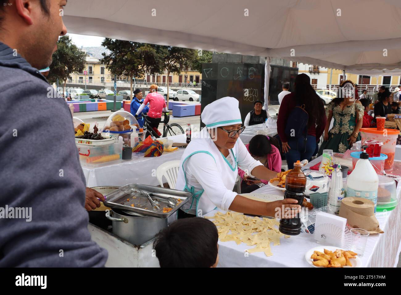 FERIADO FINADOS CALLE LA RONDA Quito, jueves 2 de noviembre del 2023 ...