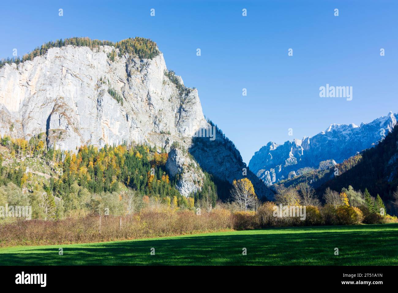 national park Gesäuse: mountains at Gesäuseeingang, autumn colors in ...