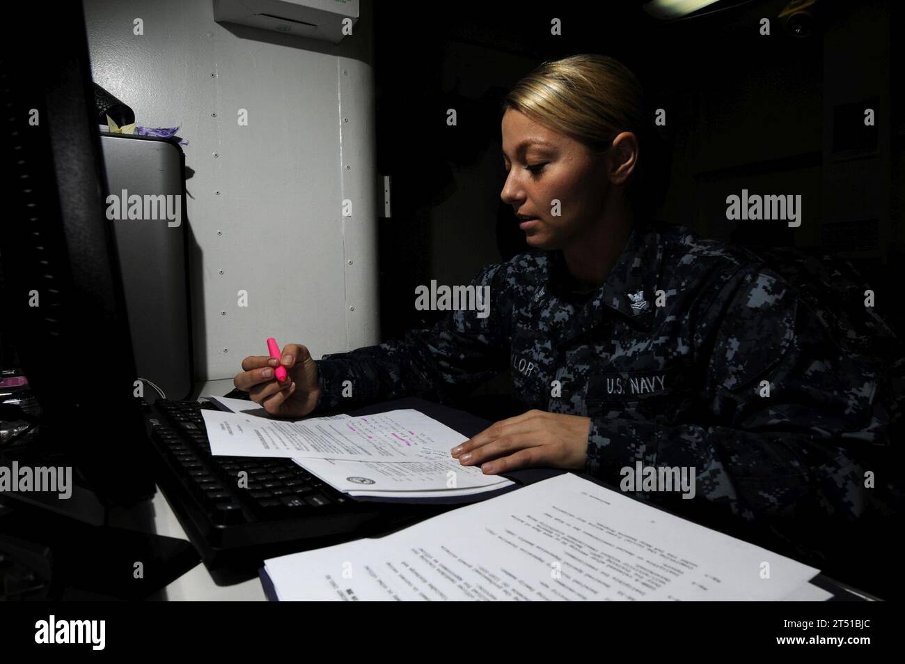 (CSG) 1, aircraft carrier, Flag Admin, Sailors, U.S. Navy, USS Carl ...
