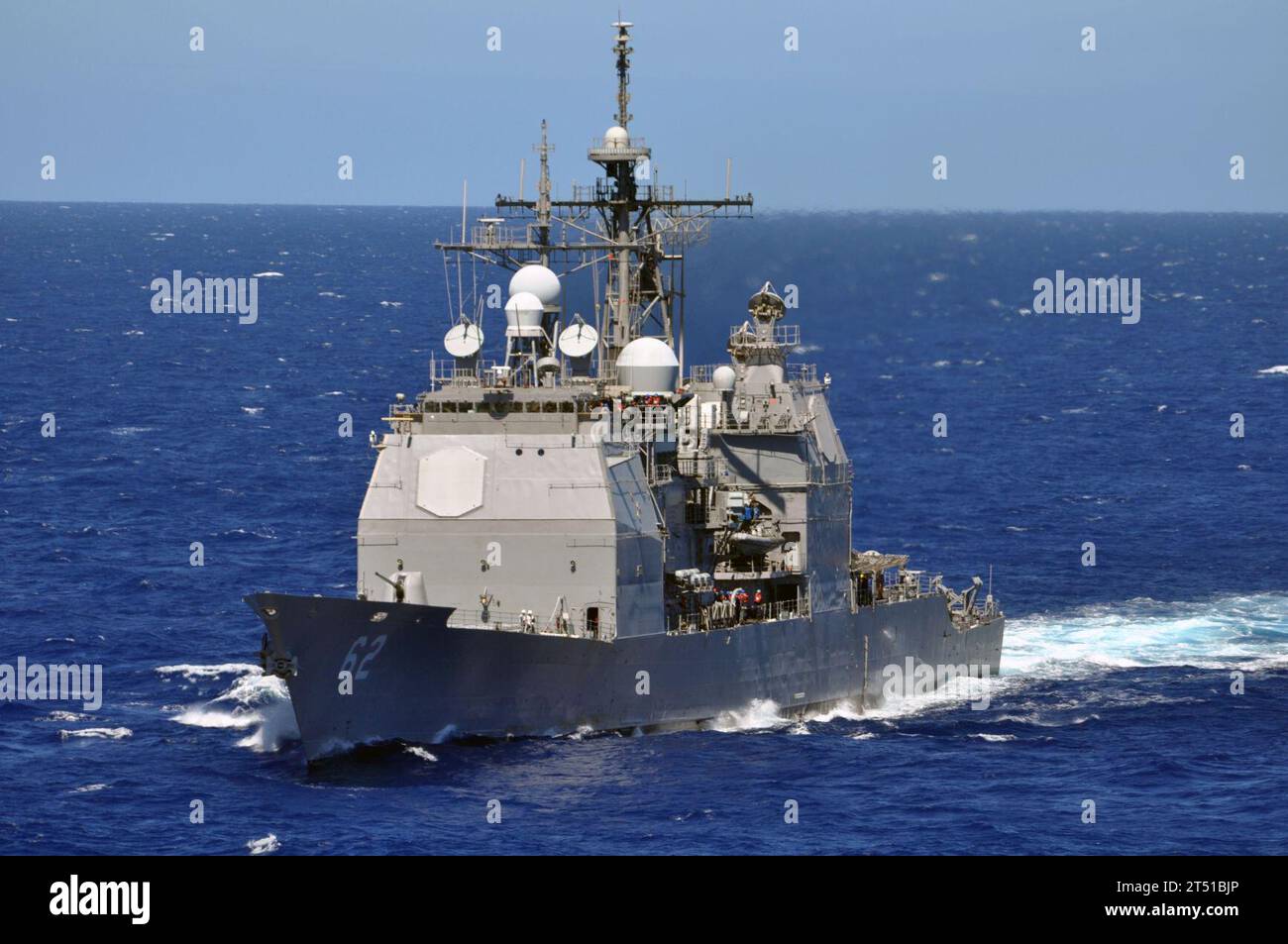 1007087042V-091 PACIFIC OCEAN (July 8, 2010) The guided-missile cruiser ...