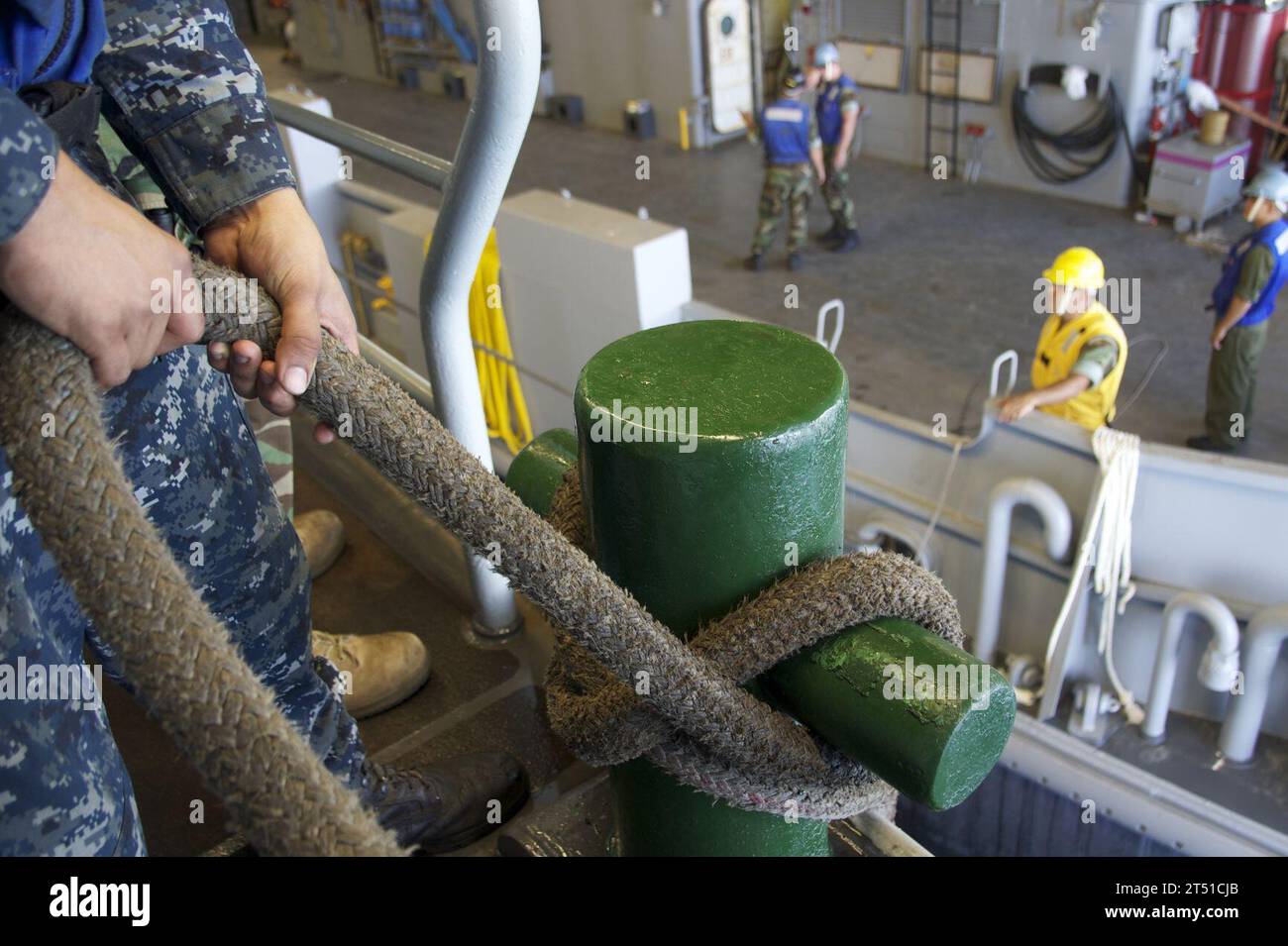 110725ZC343-260 PACIFIC OCEAN (July 25, 2011) Line handlers tighten ...