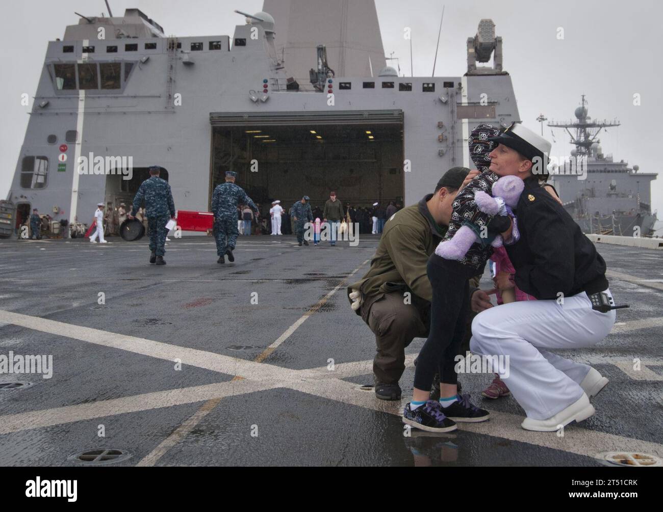 (LPD 18), Amphibiousassult ships, DEPART, deply, family, navy, people ...
