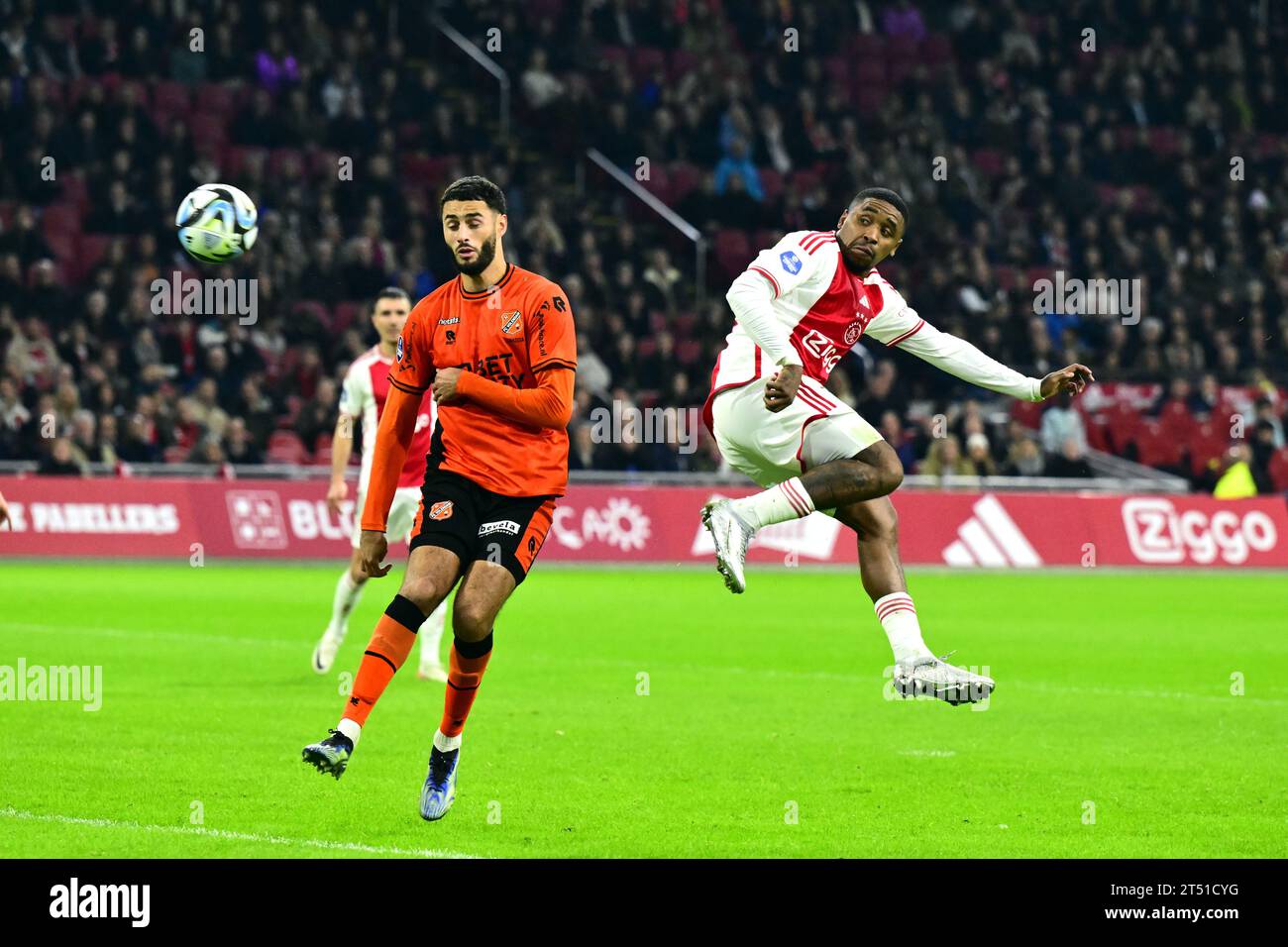 AMSTERDAM - (l-r) Benaissa Benamar of FC Volendam, Steven Bergwijn of Ajax during the Dutch ...