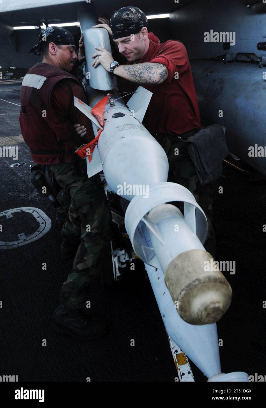 (VFA) 86, USS Nimitz (CVN 68), weapons Stock Photo - Alamy