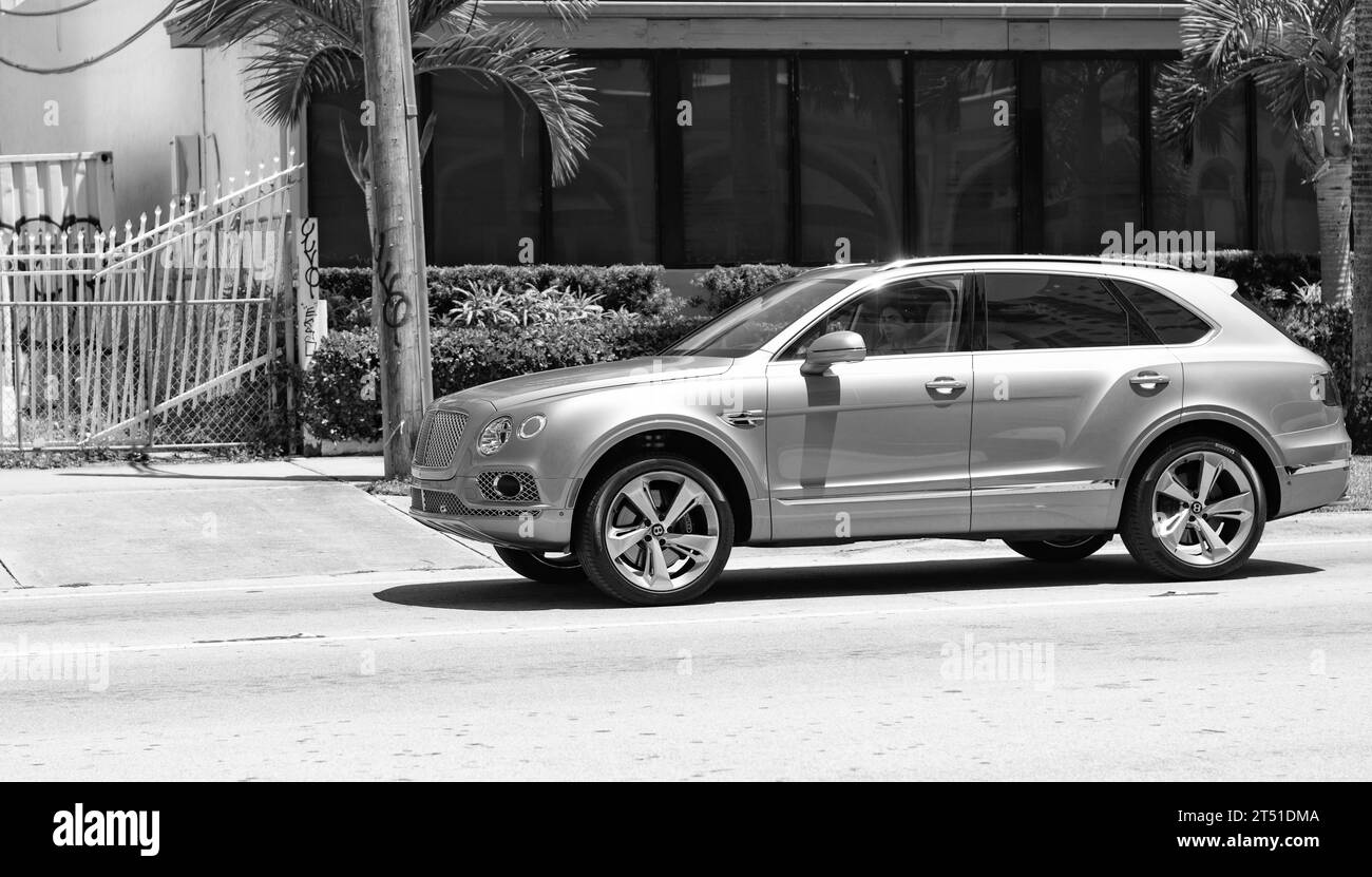 Bentley bentayga v8 Black and White Stock Photos & Images - Alamy