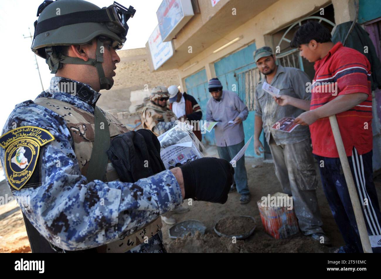 0812061810F-259 BAHGDAD, Iraq (Dec. 6, 2008) An Iraqi National ...