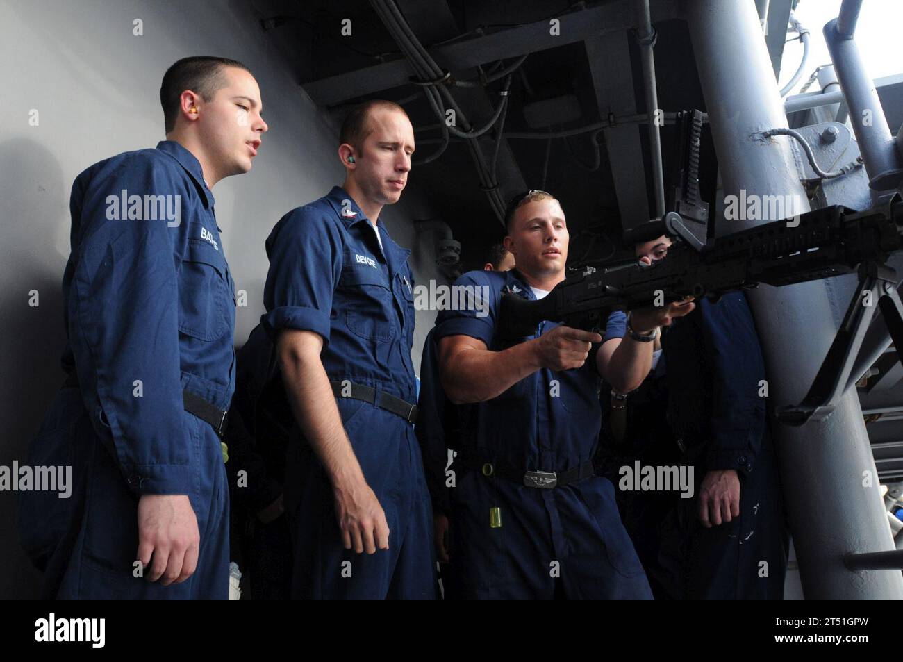 7.62mm rounds, M240B machine gun, Sailors, U.S. Navy, USS Wasp (LHD 1 ...