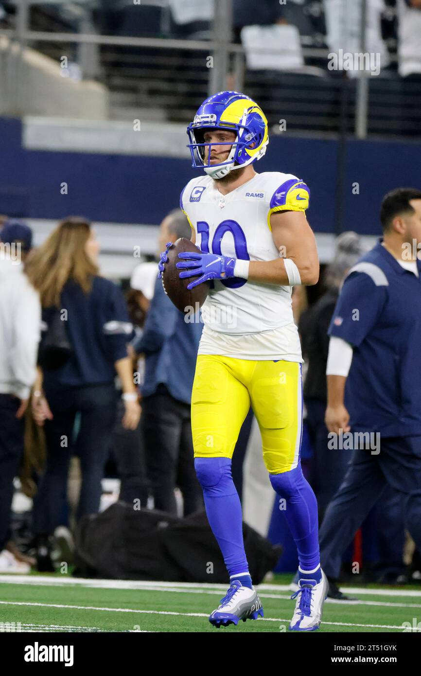 Los Angeles Rams wide receiver Cooper Kupp (10) warms up prior to an ...