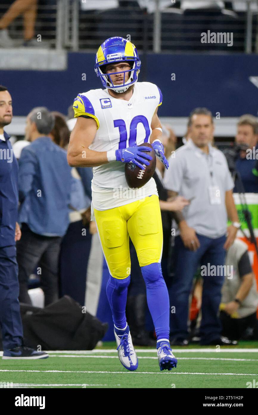Los Angeles Rams wide receiver Cooper Kupp (10) warms up prior to an ...
