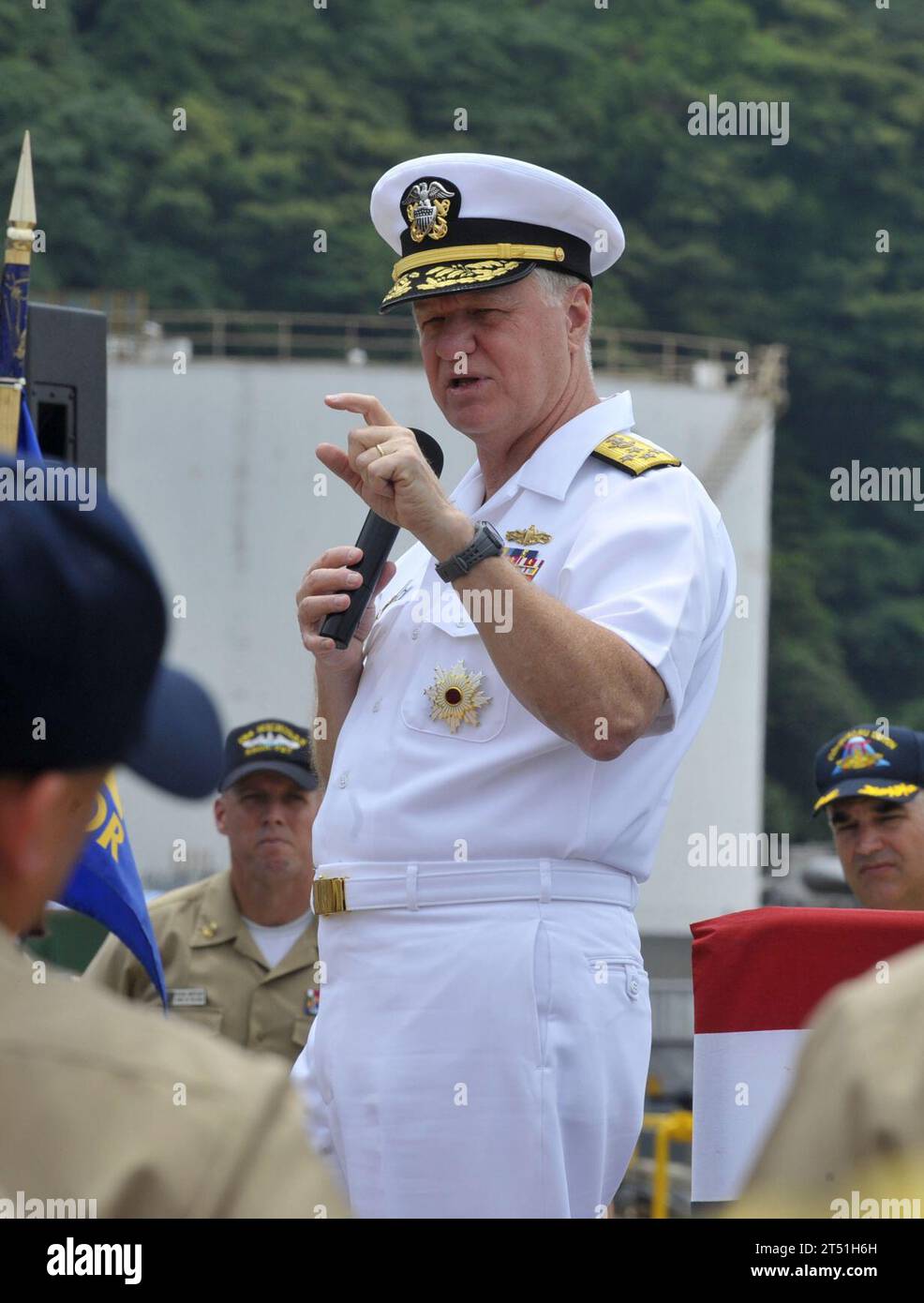 0907048273J-130 YOKUSKA, Japan (July 4, 2009) Chief of Naval Operations ...
