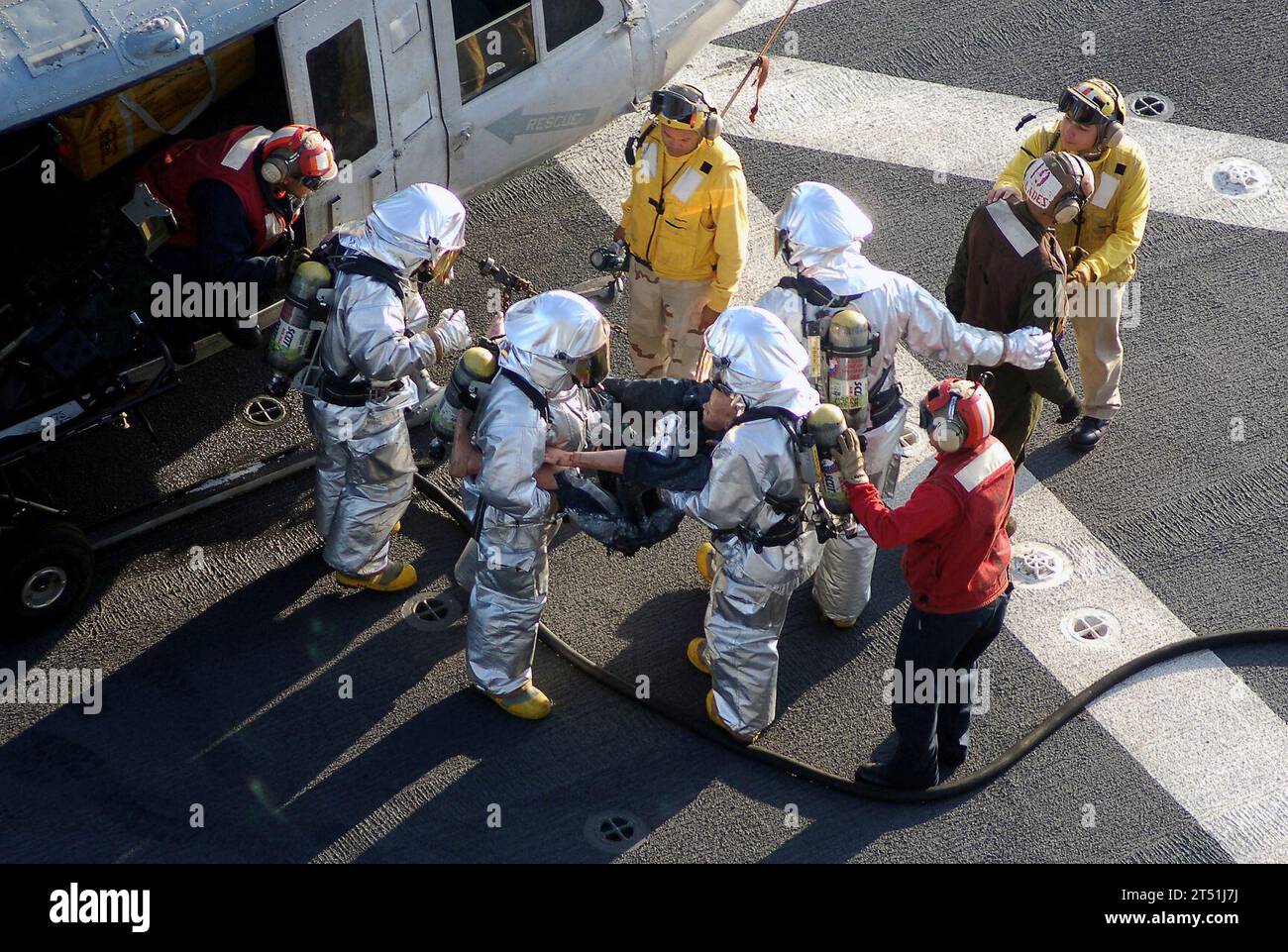 Amphibious assault ship uss tarawa lha1 hi-res stock photography and ...