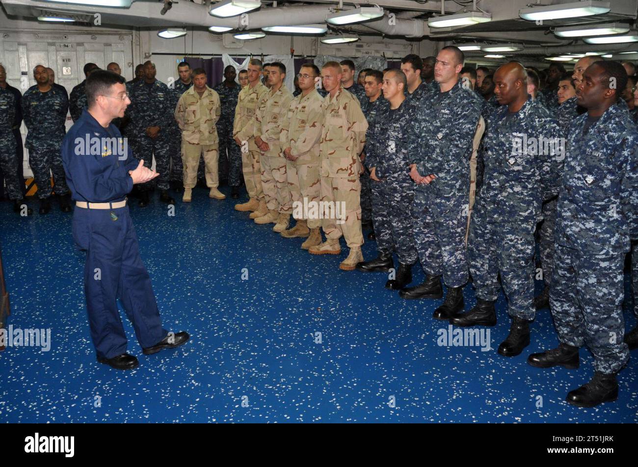 Uss ponce lpd 15 hi-res stock photography and images - Alamy