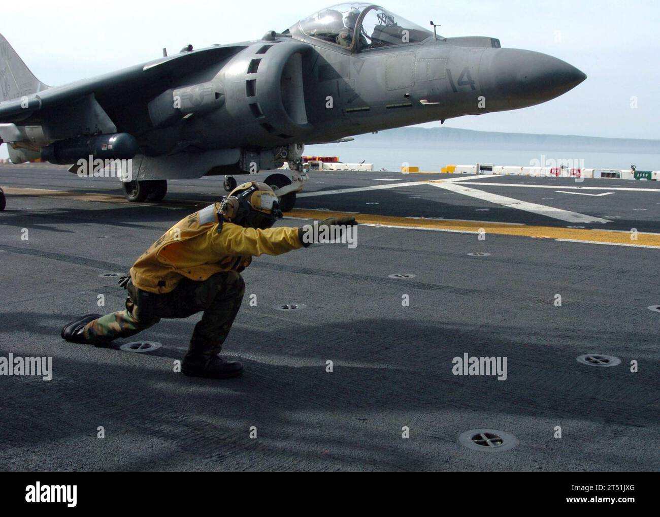 15th MEU, amphibious assault ship, AV-8B, flight deck, Harrier, launch ...