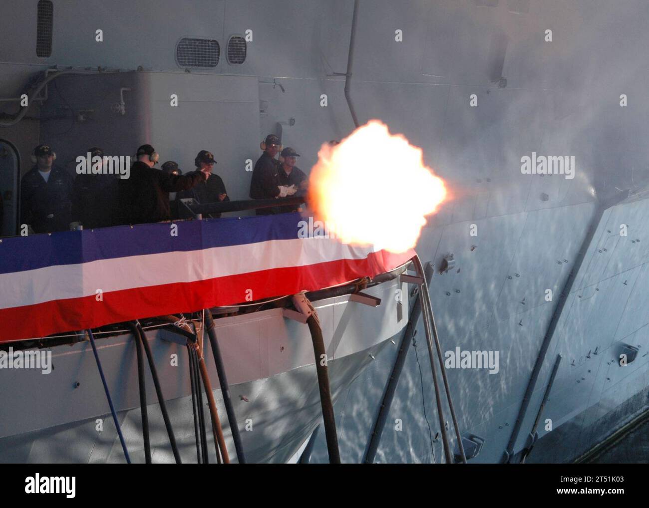 0702021332Y-143 Yokosuka, Japan (Feb. 2, 2007) - Sailors fire a 17-gun ...