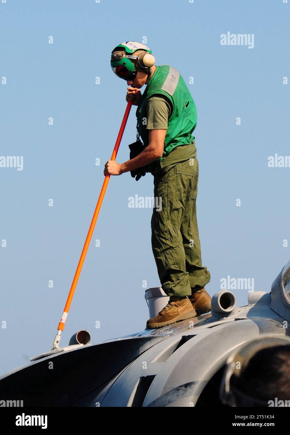 0910155214S-061 MEDITERRANEAN SEA (Oct. 15, 2009) A Marine assigned to ...