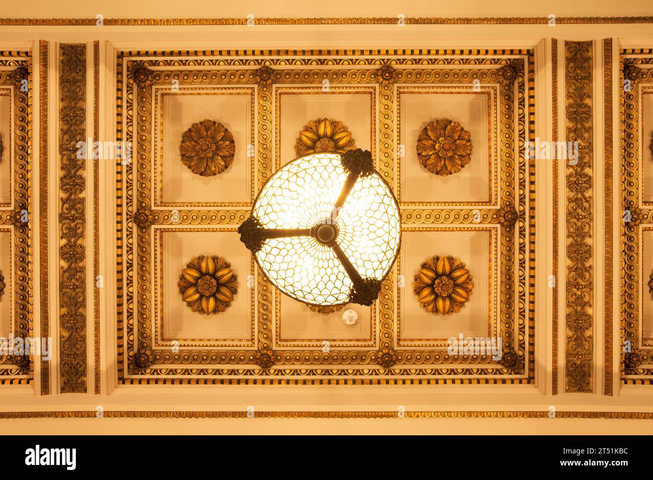 Chandelier and ornate ceiling in the Chicago Cultural Center USA Stock ...