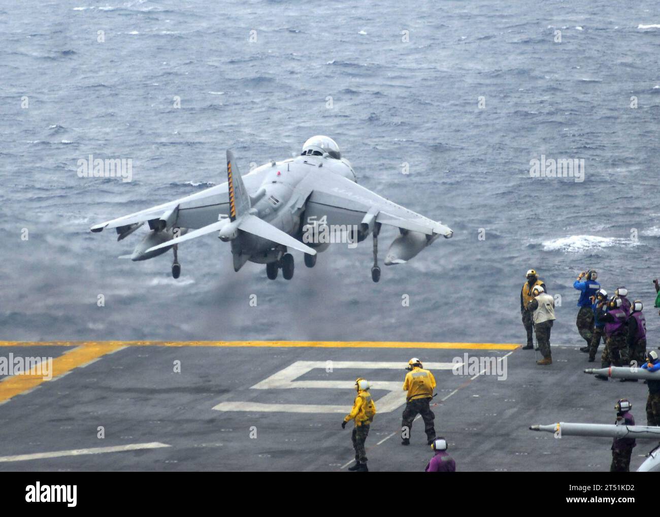 0912033165S-074 ATLANTIC OCEAN (Dec. 3, 2009) An AV-8B Harrier assigned ...