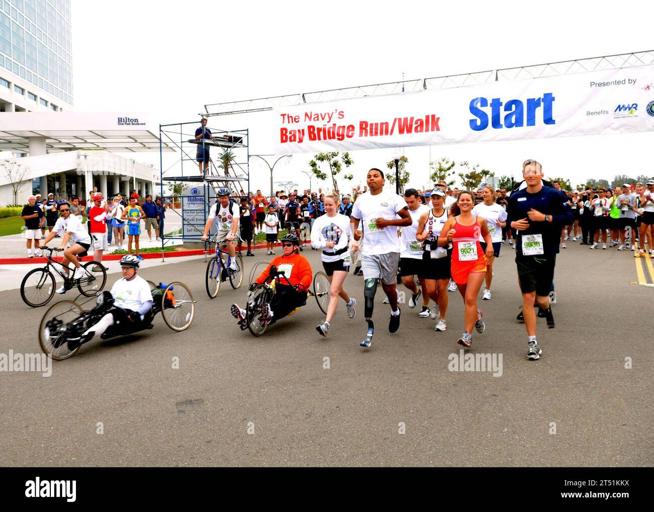 24th bay bridge run walk hi-res stock photography and images - Alamy