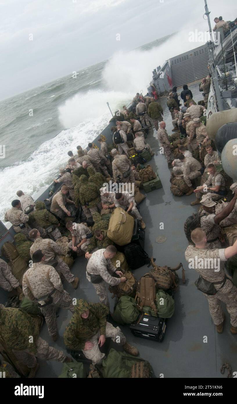 Landing craft utility lcu 1645 hi-res stock photography and images - Alamy