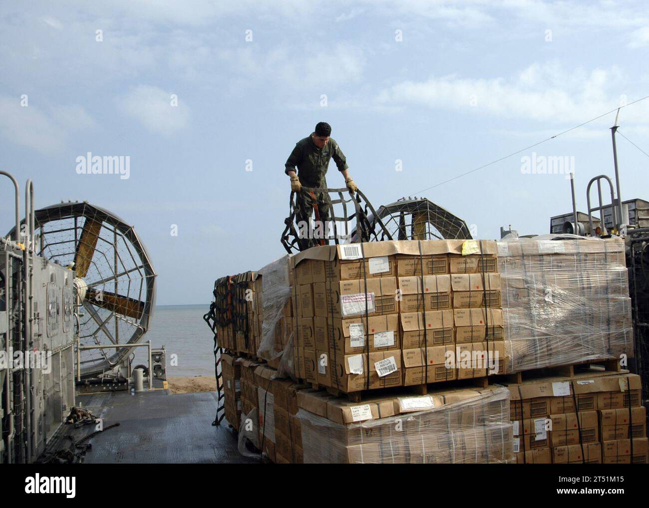 26th Marine Expeditionary Unit (MEU), amphibious assault ship USS ...