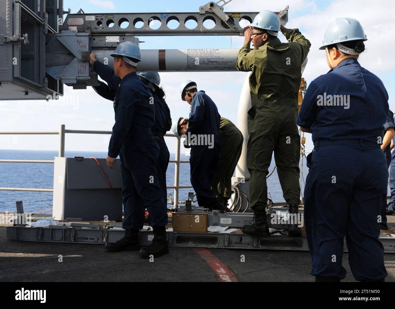 1008312908M-002 ATLANTIC OCEAN (Aug. 31, 2010) Fire controlmen aboard ...