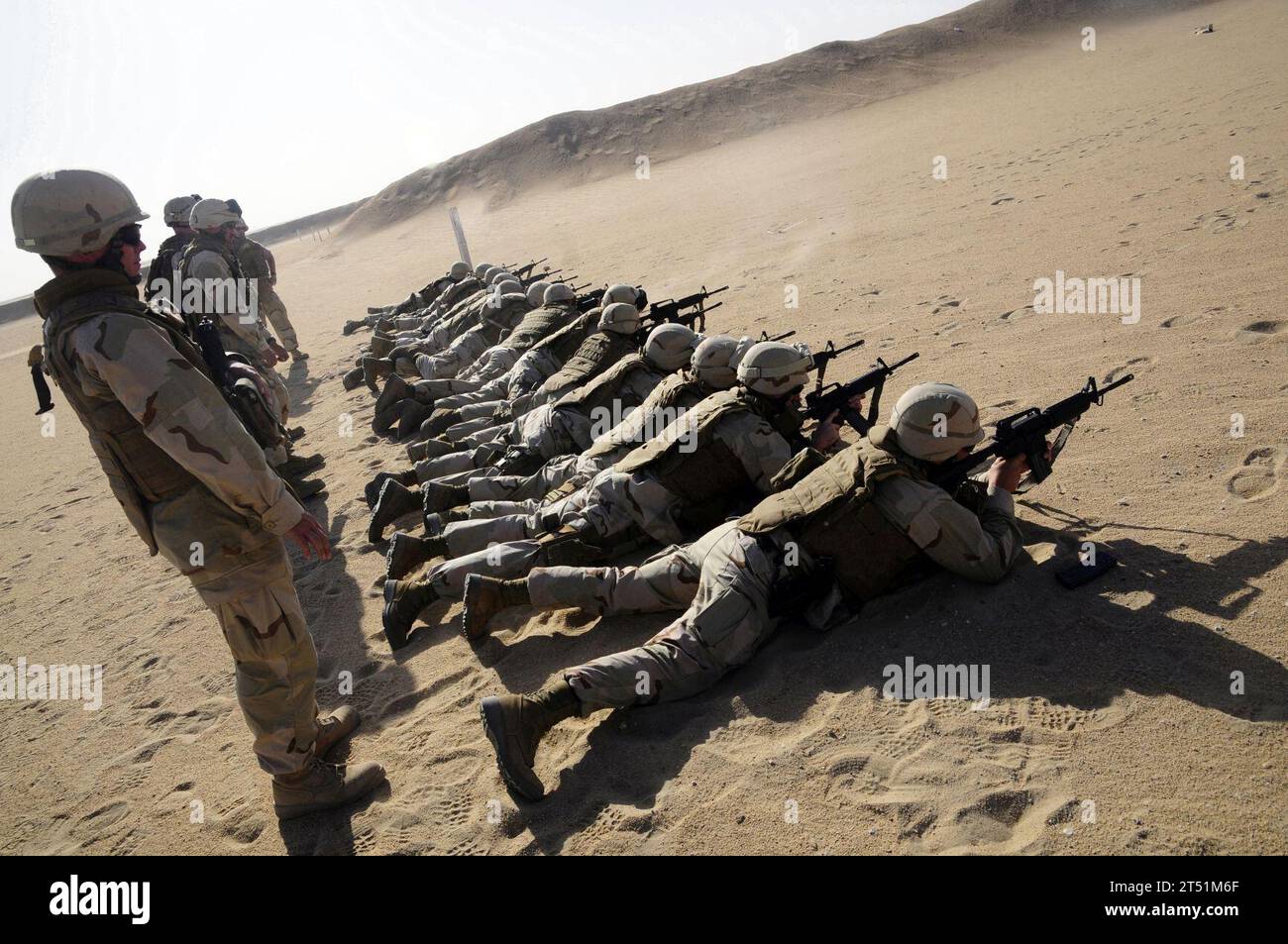 0908159584H-017 KUWAIT (Aug. 15, 2009) Seabees assigned to the 30th ...