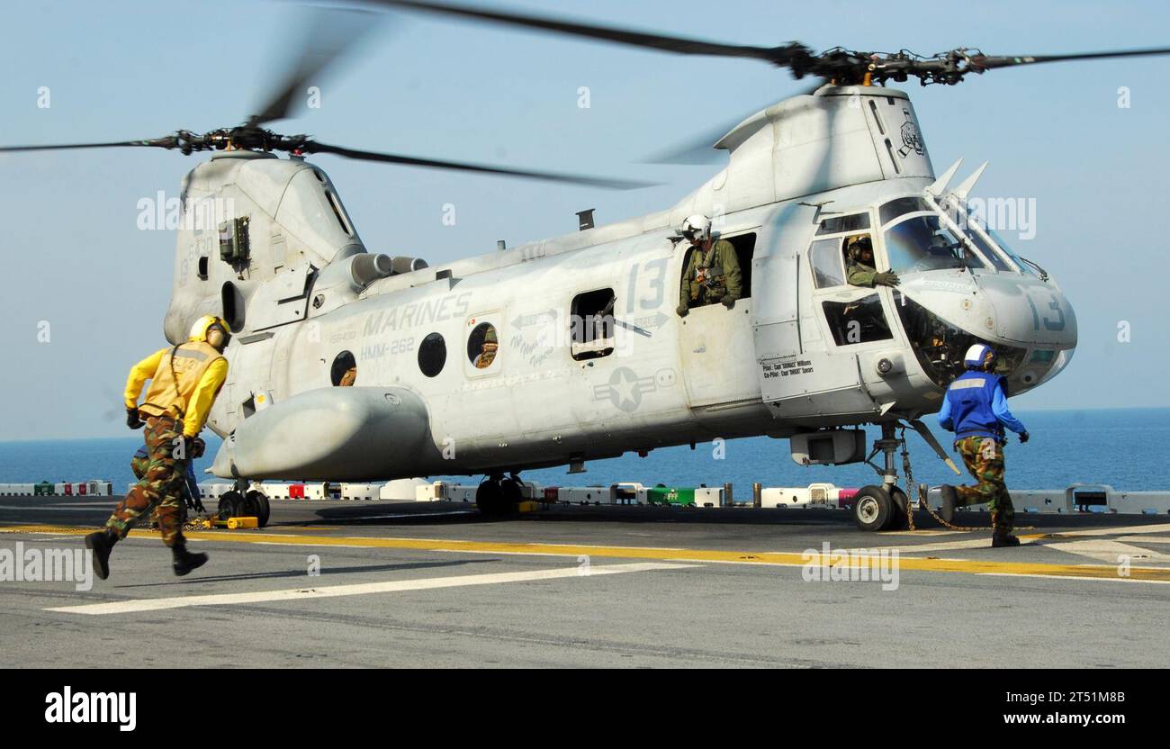 31st Marine Expeditionary Unit (31st MEU), amphibious assault ship, CH ...