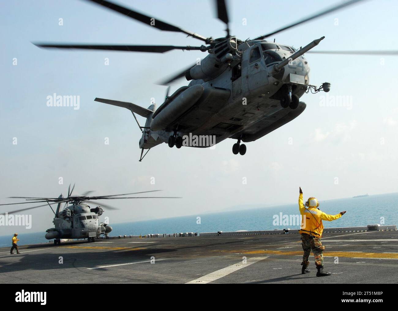 31st Marine Expeditionary Unit (31st MEU), amphibious assault ship, CH ...