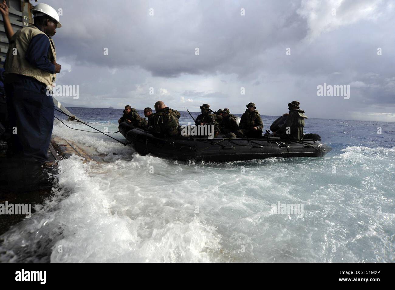 1009198335D-813 PHILIPPINE SEA (Sept. 19, 2010) Marines assigned to the ...