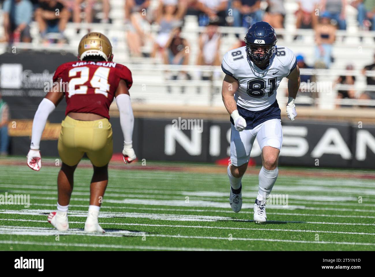 CHESTNUT HILL, MA - OCTOBER 28: Connecticut Huskies tight end Louis ...
