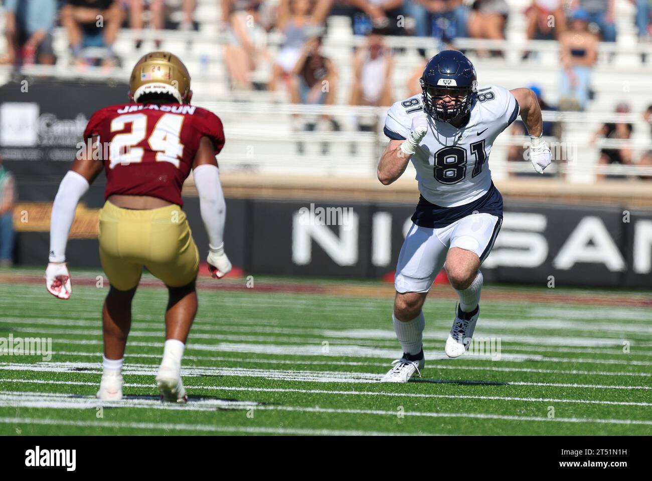 CHESTNUT HILL, MA - OCTOBER 28: Connecticut Huskies tight end Louis ...