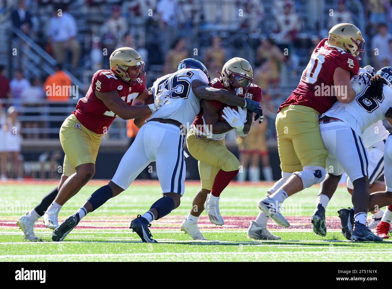 CHESTNUT HILL, MA - OCTOBER 28: Connecticut Huskies defensive lineman ...