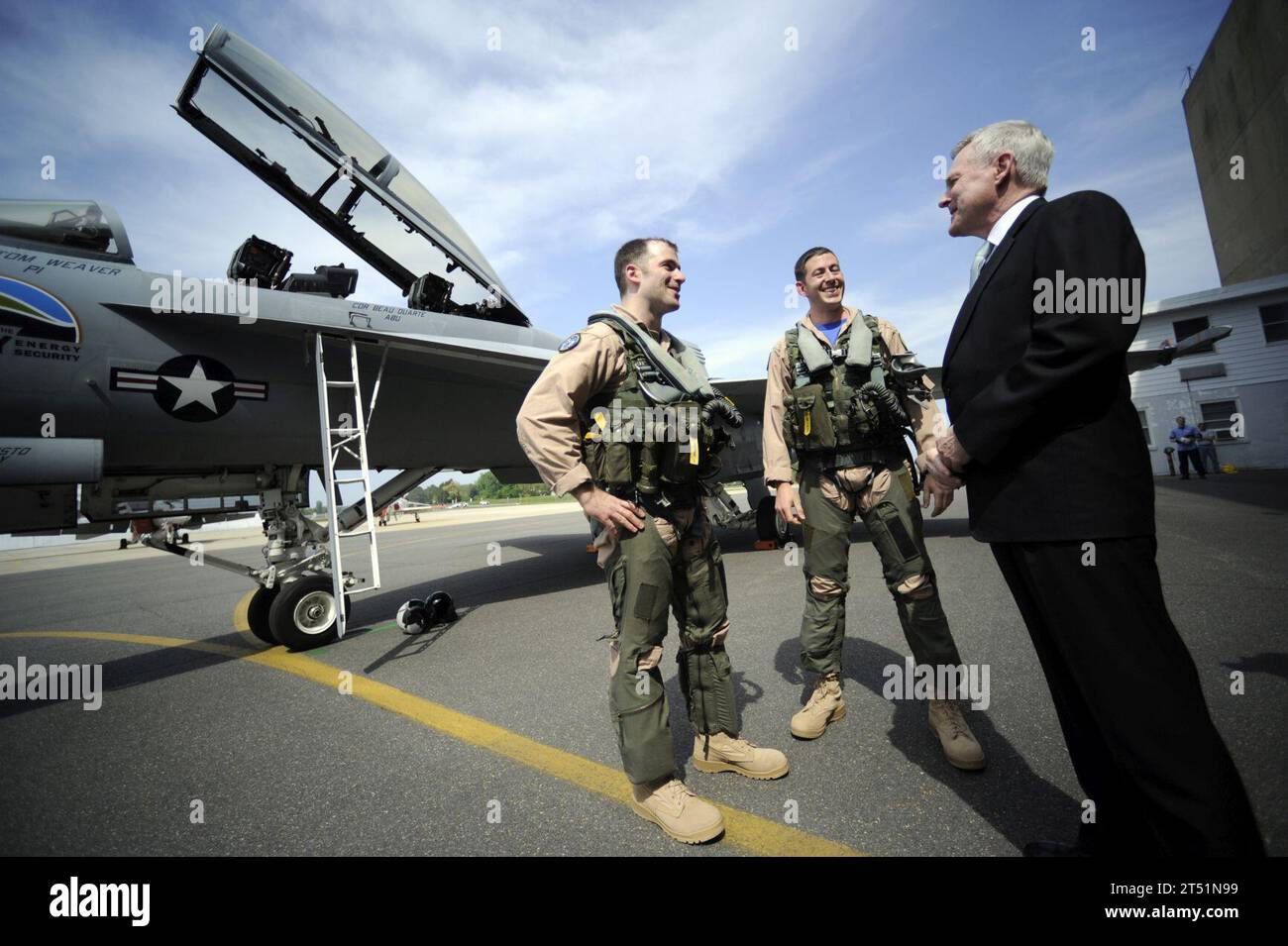 1004225549O-044 PATUXENT RIVER, Md. (April 22, 2010) Secretary of the ...