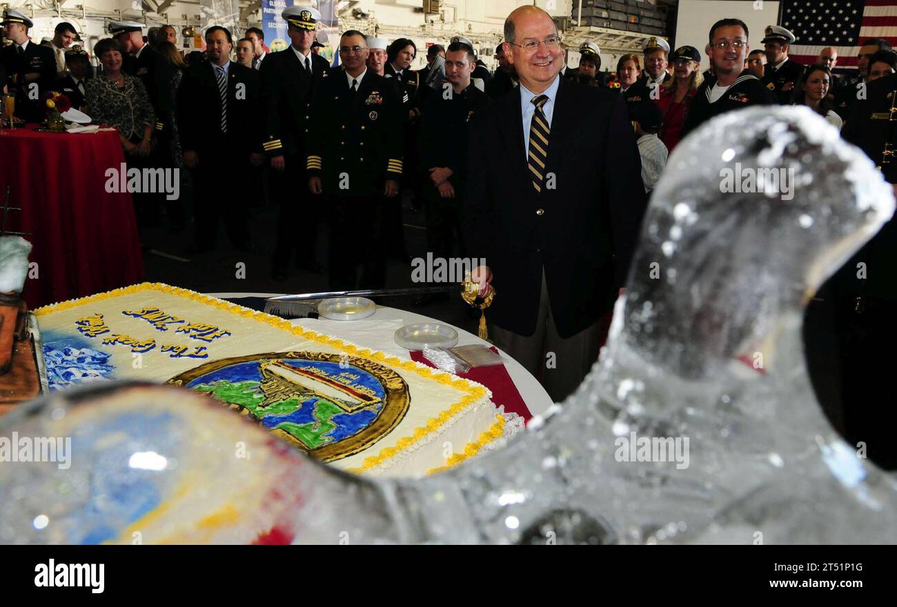 0810125758H-415 NEW YORK (Oct. 12, 2008) Secretary of the Navy (SECNAV ...