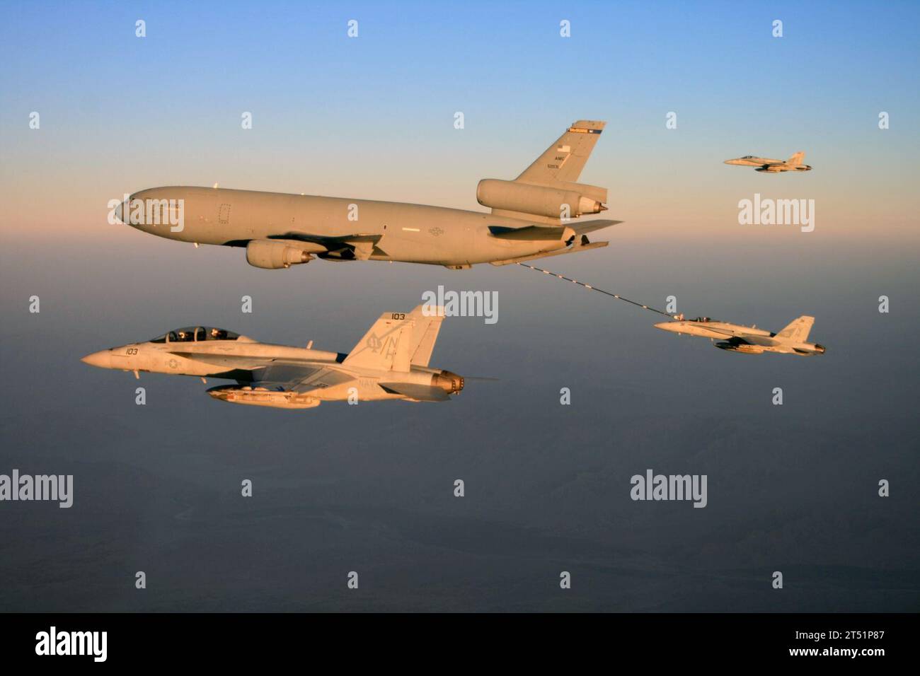 0910155781T-007 MIDDLE EAST (Oct. 13, 2009) F/A-18 strike fighters ...