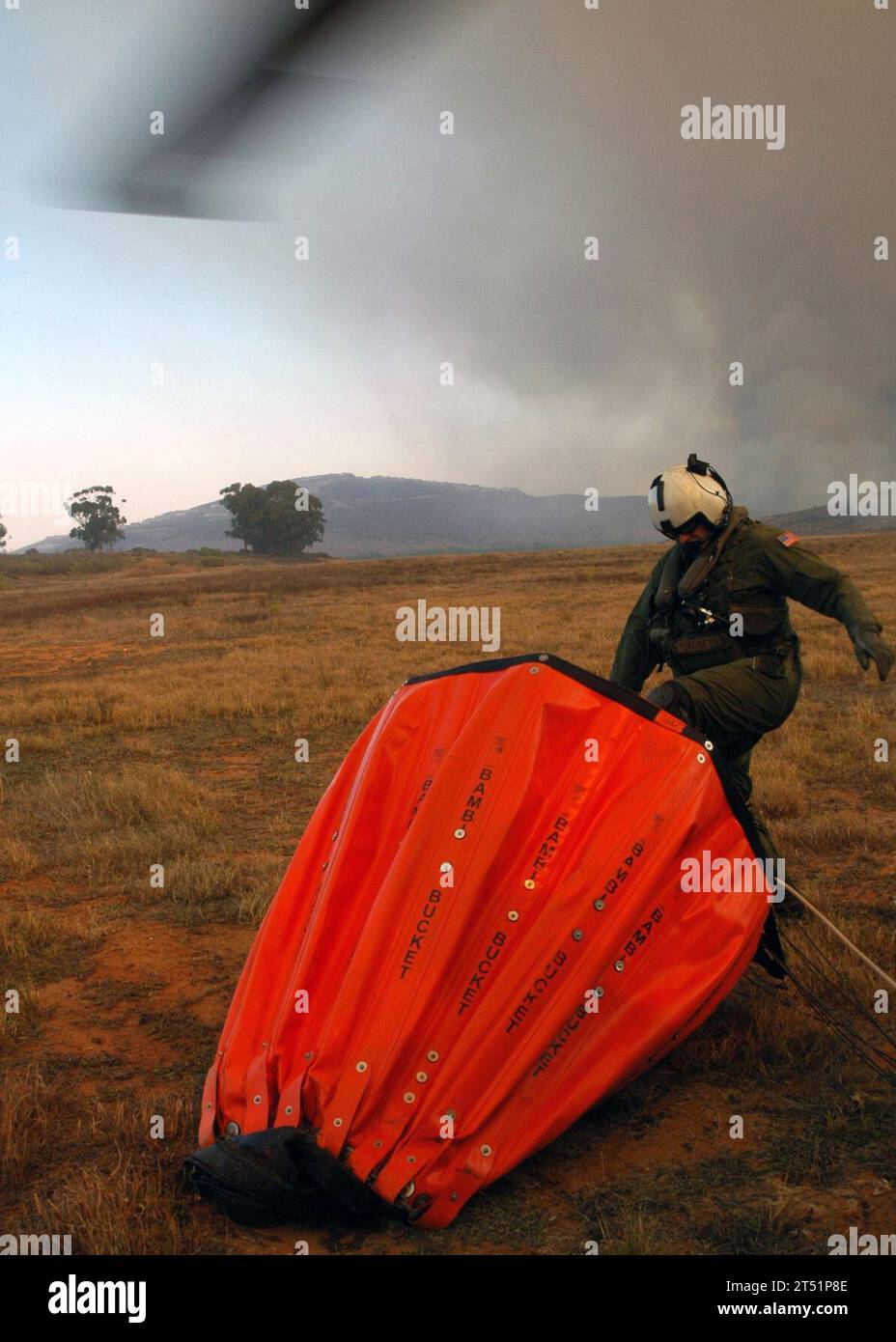 420 gallon ТBambi BucketУ, Calif., fire zone, Helicopter Sea Combat ...