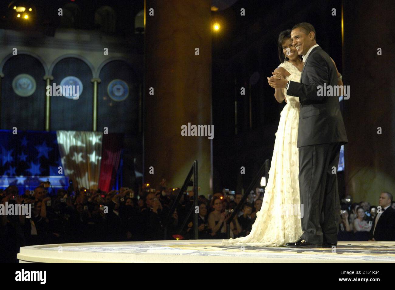 0901209059M-731 WASHINGTON (Jan. 20, 2009) President Barack Obama and ...