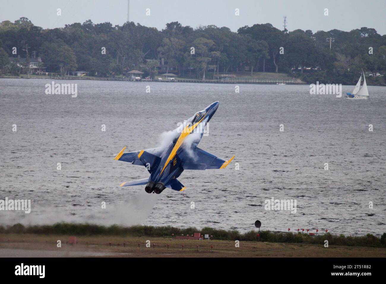 1010231776T-229 JACKSONVILLE, Fla. (Oct. 23, 2010) An F/A-18 Hornet assigned to the U.S. Navy ...
