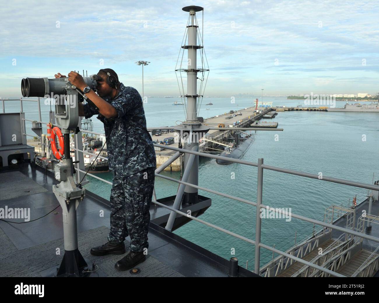 2011, amphibious command ship, Disaster relief, earthquake, Flagship ...