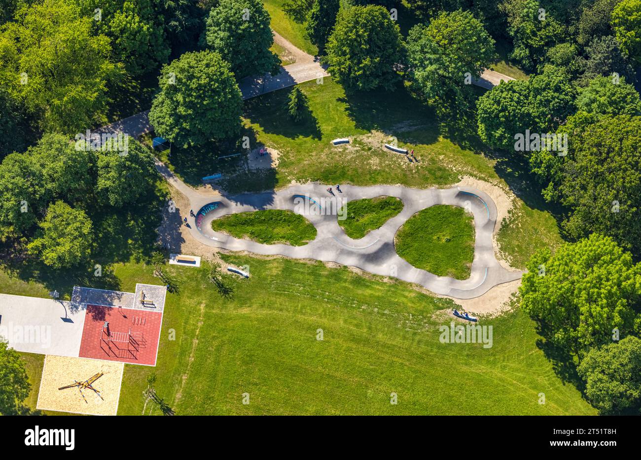 Pumptrack in volkspark hi-res stock photography and images - Alamy